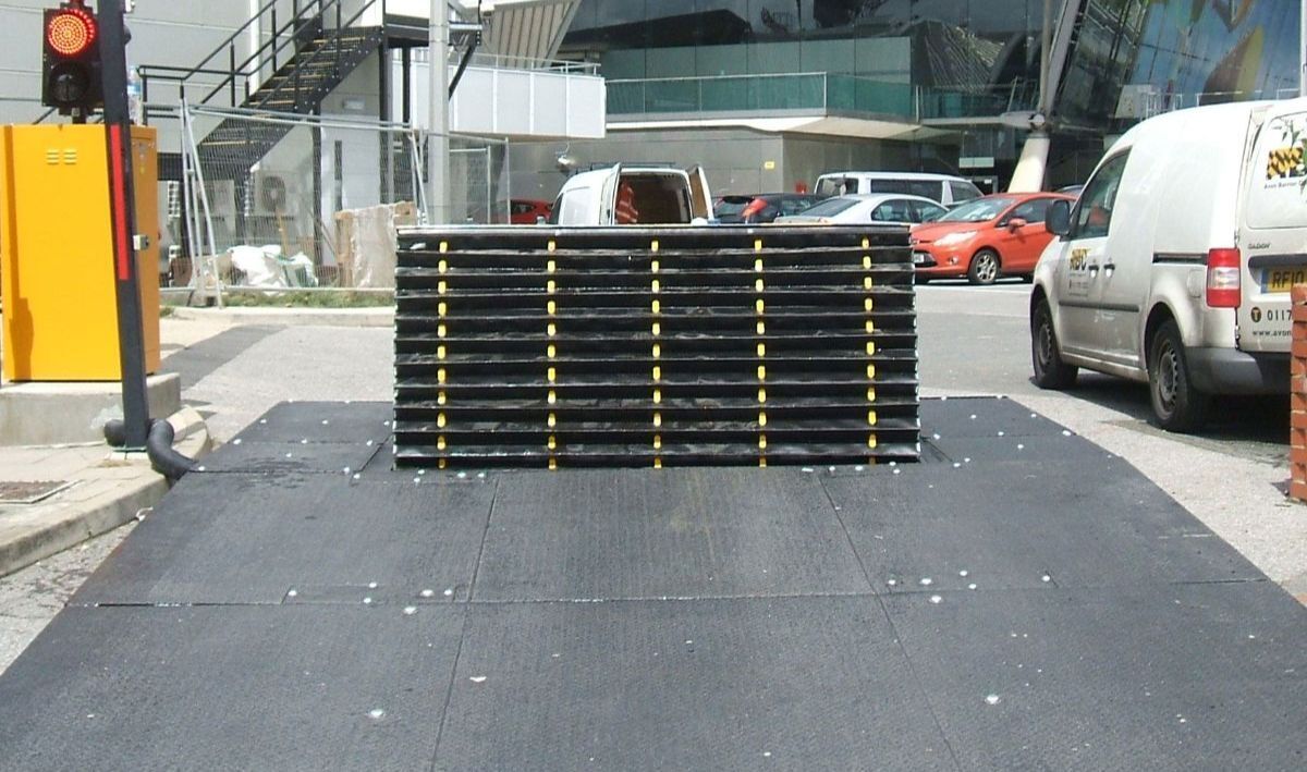 Avon Wedge II HVM road blocker (PAS 68 and IWA 14-1) | Images