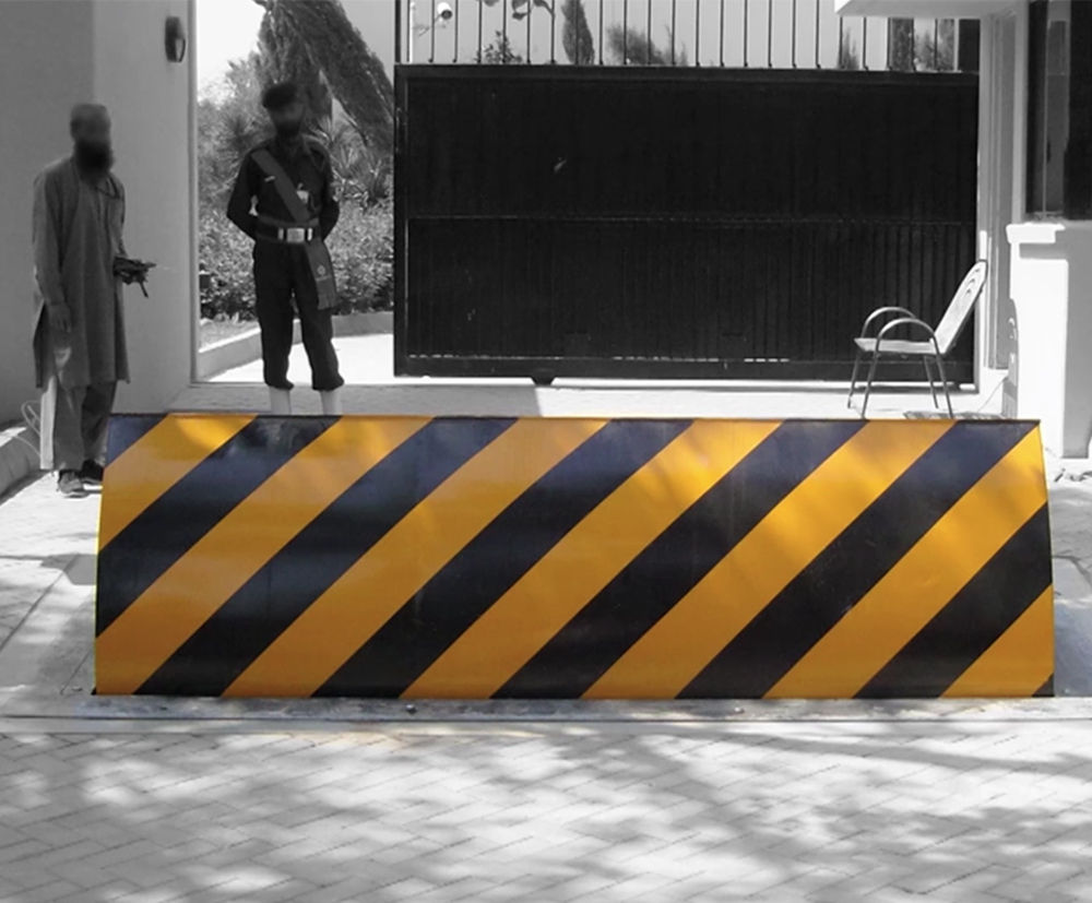 Avon RB1000CR Centurion HVM road blocker | Avon Barrier | ESI External ...