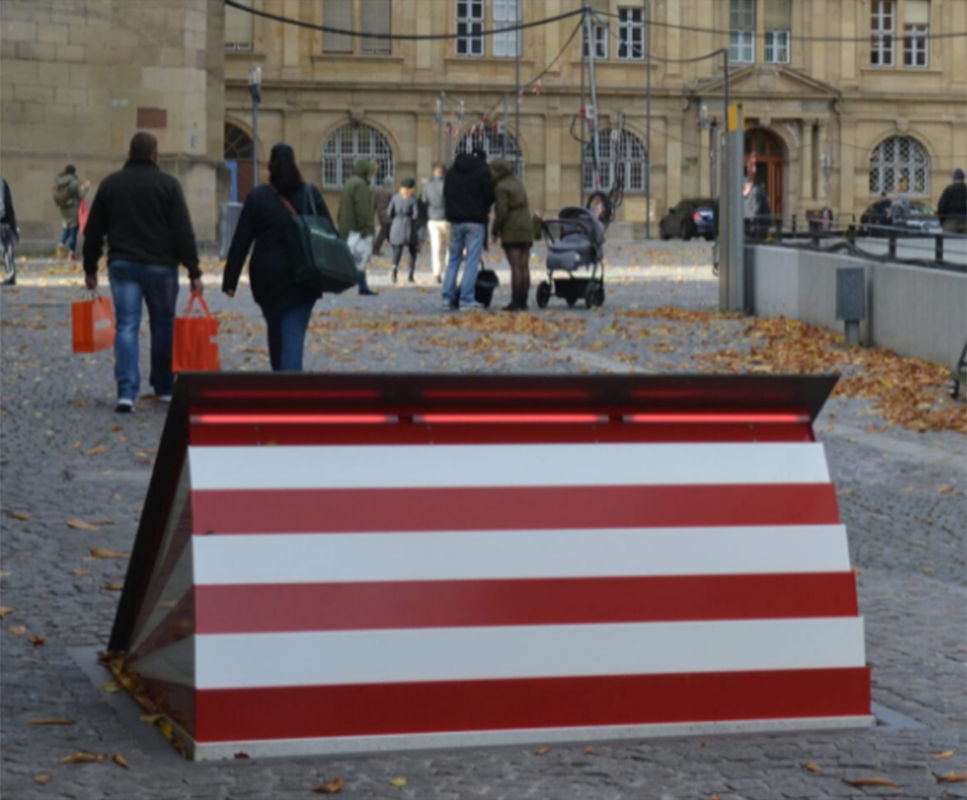 Avon Wedge II HVM road blocker (PAS 68 and IWA 14-1) | Images