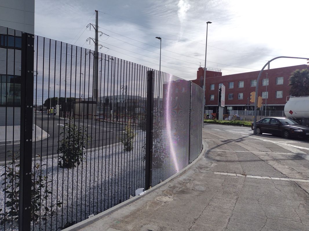 SecureGuard SL2X mesh security fencing to LPS 1175 B3 (SR2) & C1 | Images