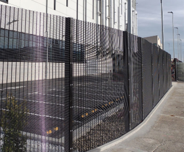 High-security fencing for data centre - Barcelona | Images