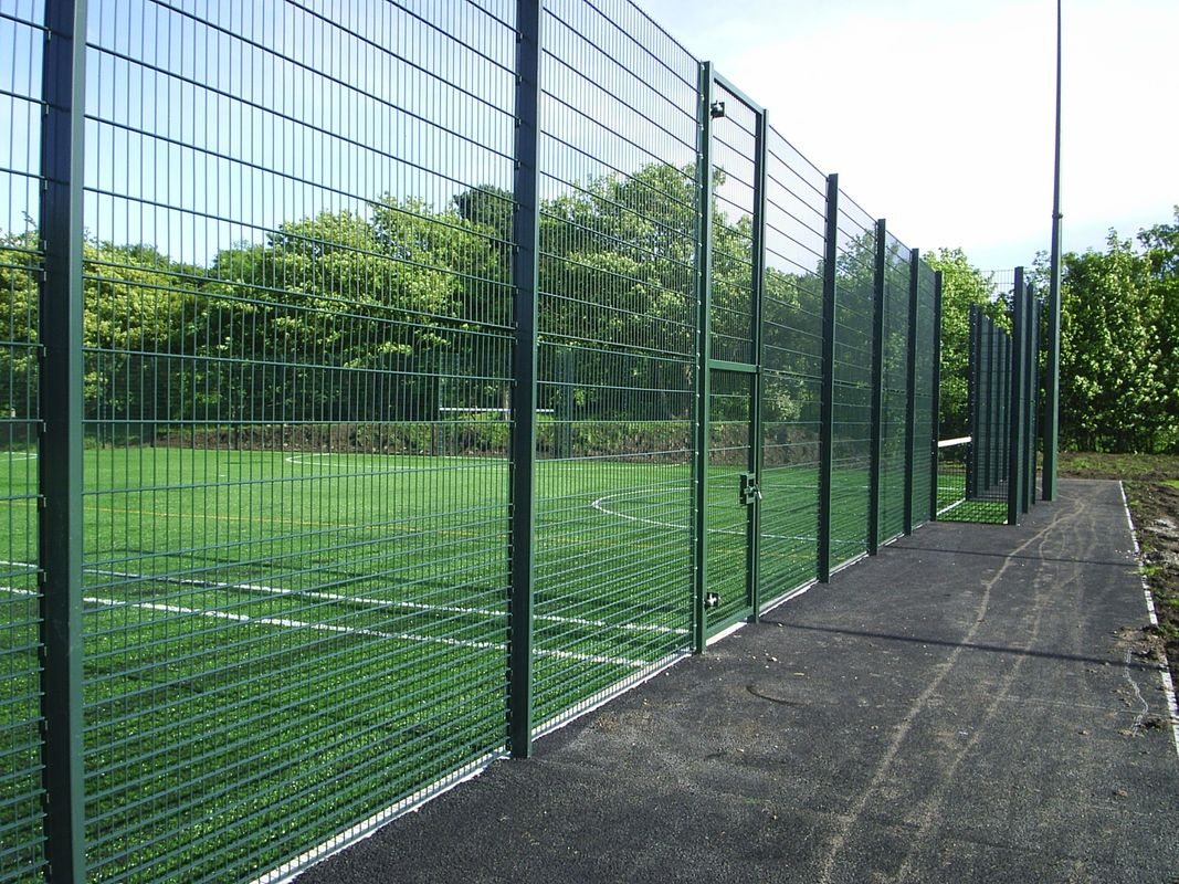 TwinSports Rebound - heavy-duty wire mesh sports fencing | Images