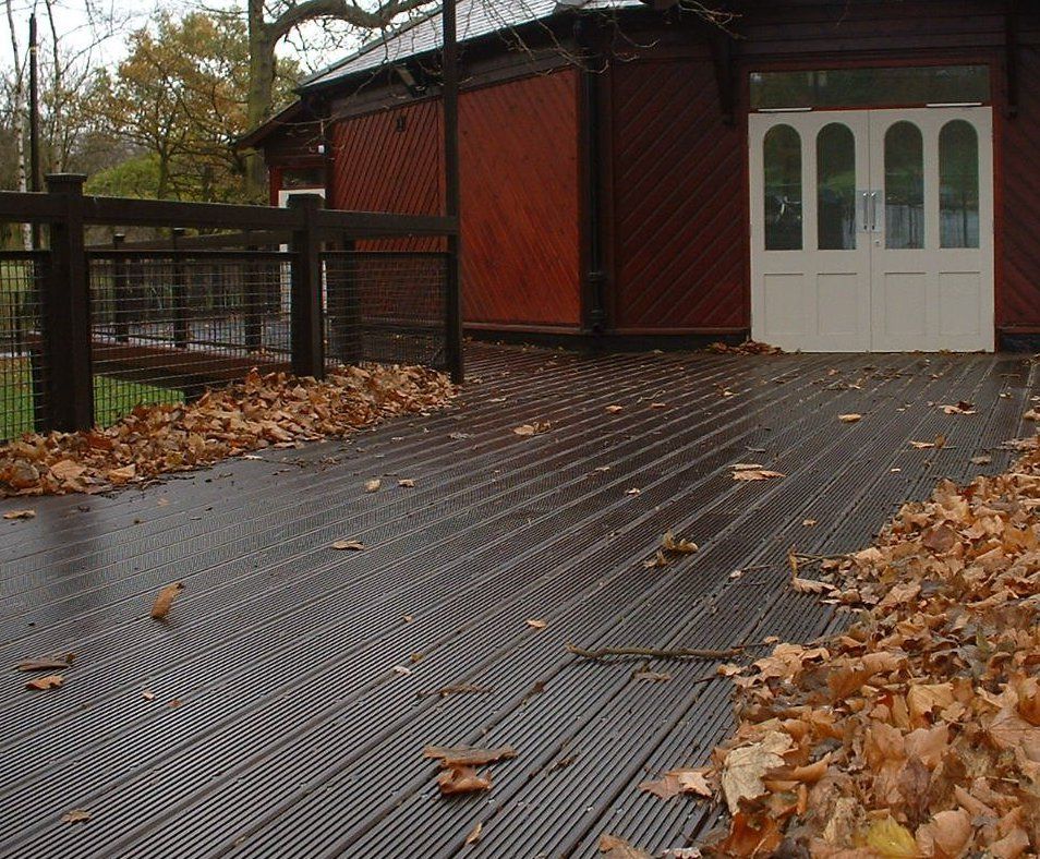 Hi-Grip Standard - grooved timber decking | CTS Bridges | ESI External ...