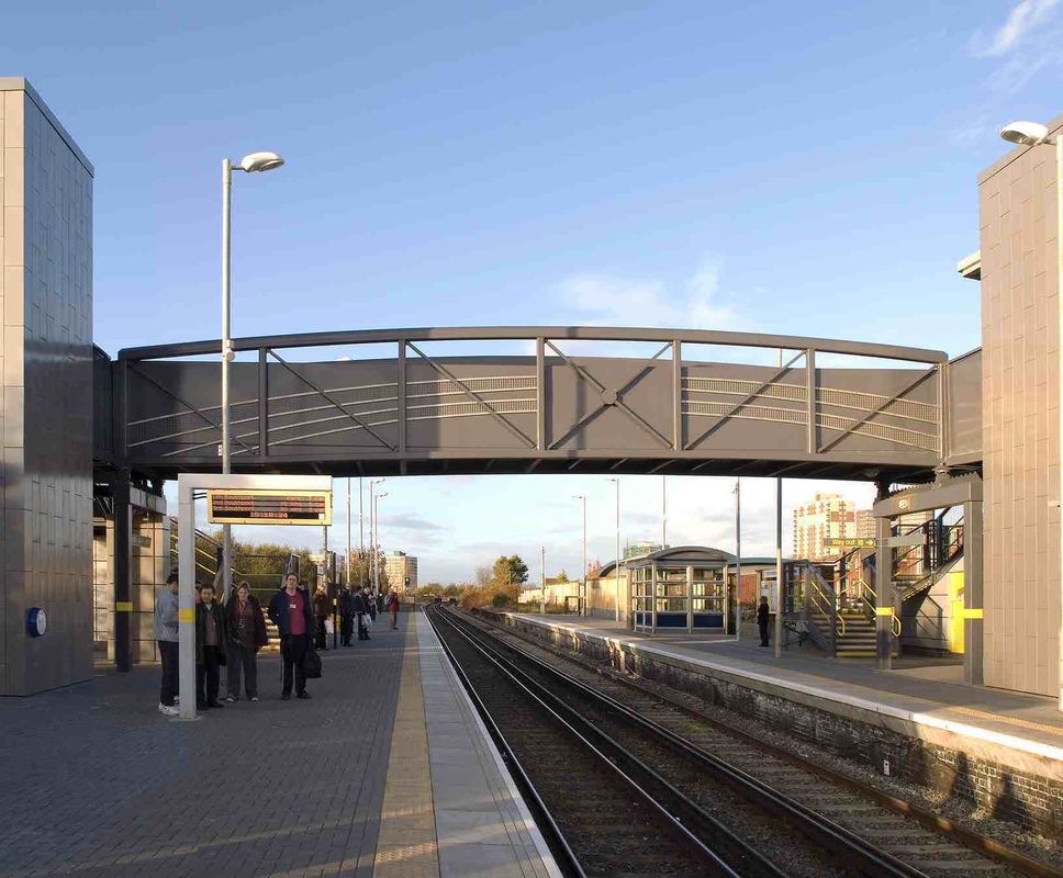 Steel truss bridge at Bootle Oriel Road railway station | Images