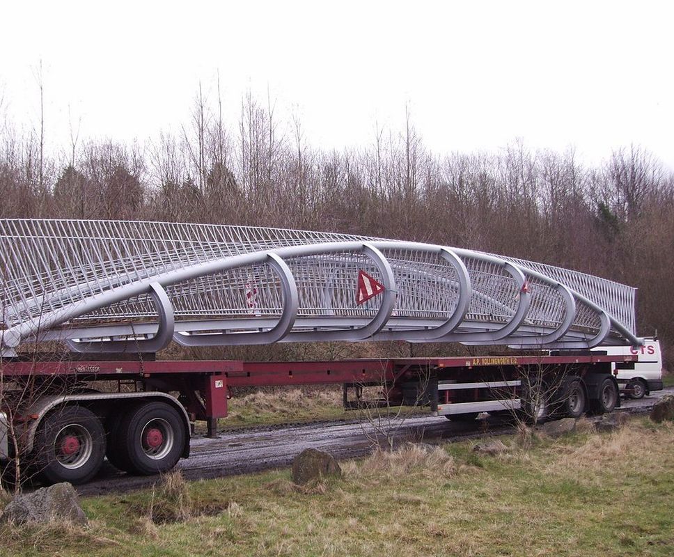 Artist-designed curved Vierendeel truss bridge | Images
