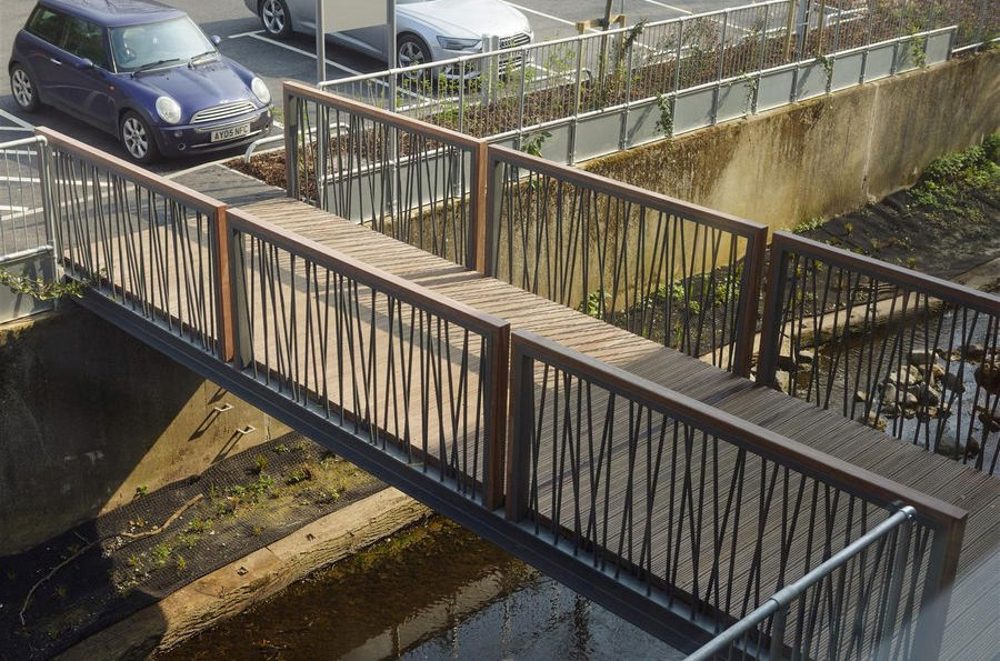 Bespoke steel and timber parapet bridge for Travelodge | CTS Bridges ...
