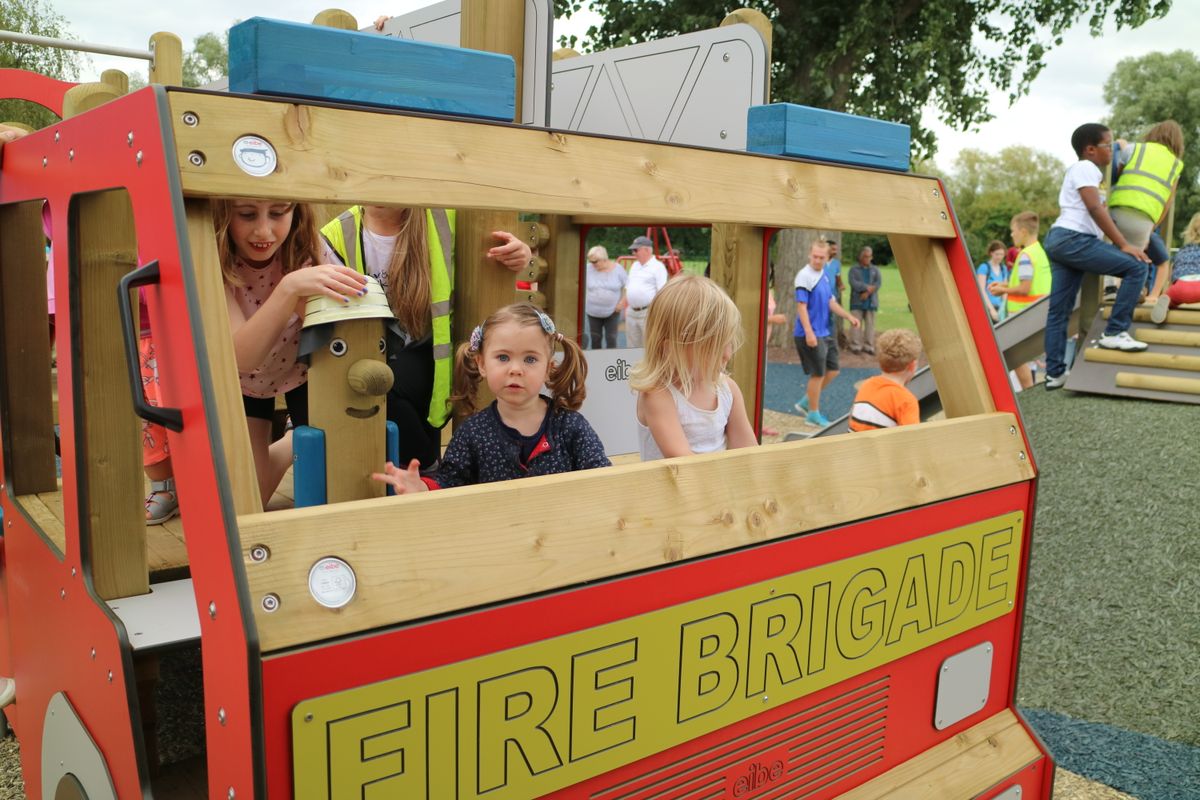 eibe Fire engine play unit with slide | Images