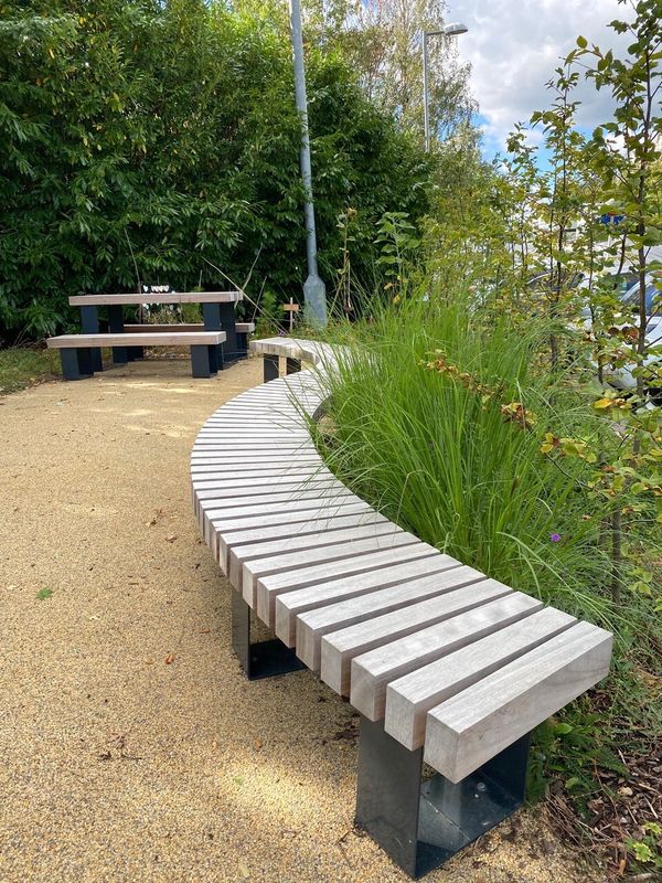 Exeter EX007 contemporary curved seating | Images