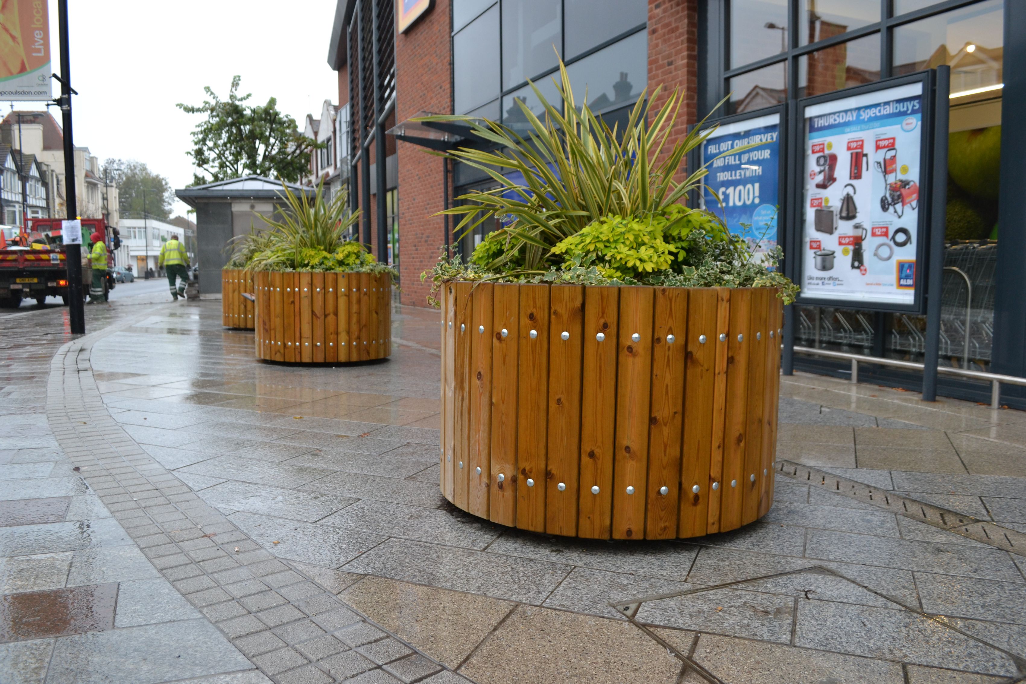 Swithland circular FSC timber tree planters | Street Design | ESI ...