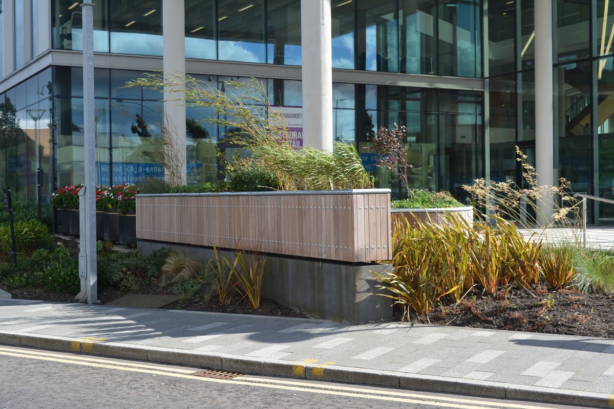 Castleton rectangular planter timber with steel capping | Images