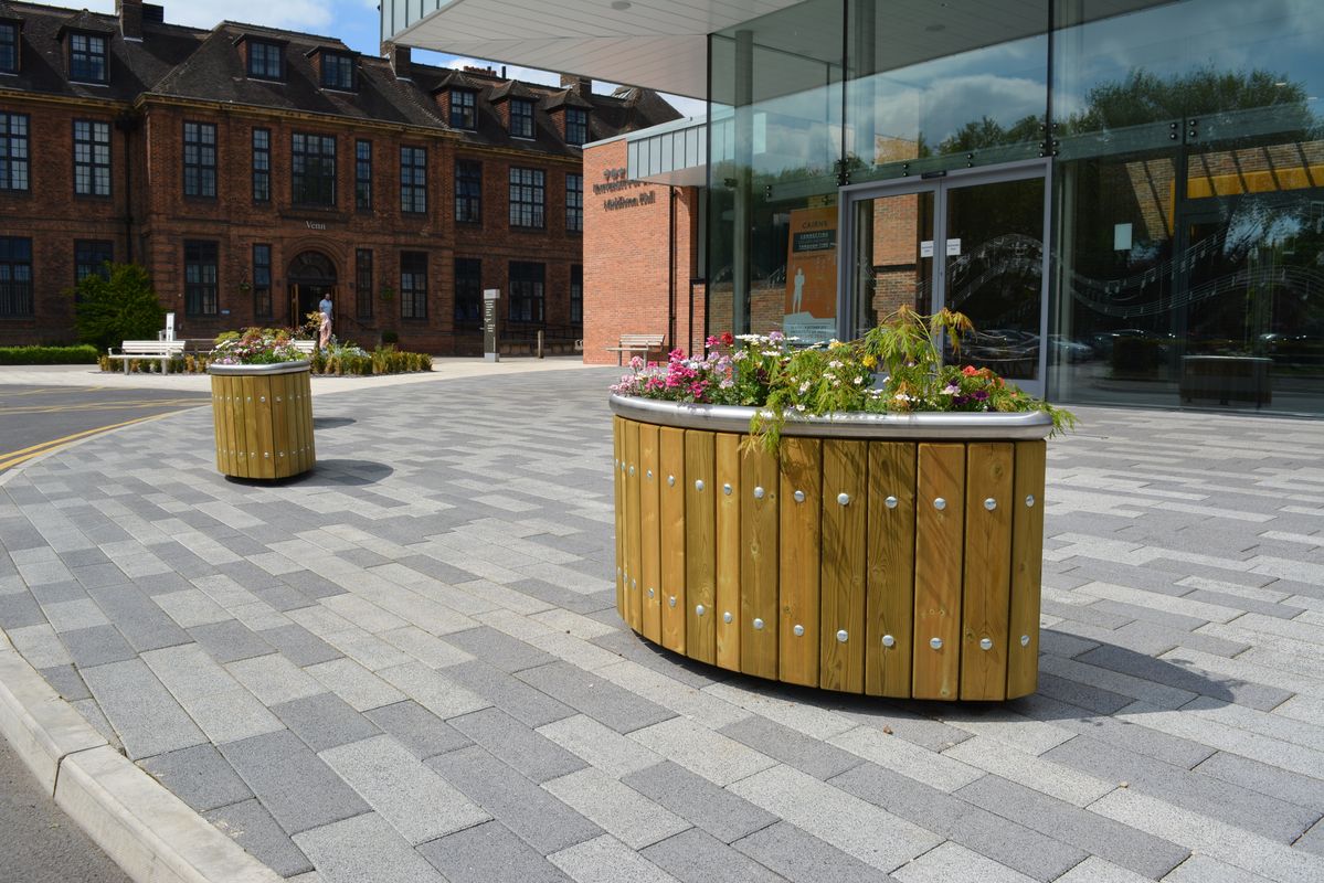 Castleton elliptical timber and metal planter | Images