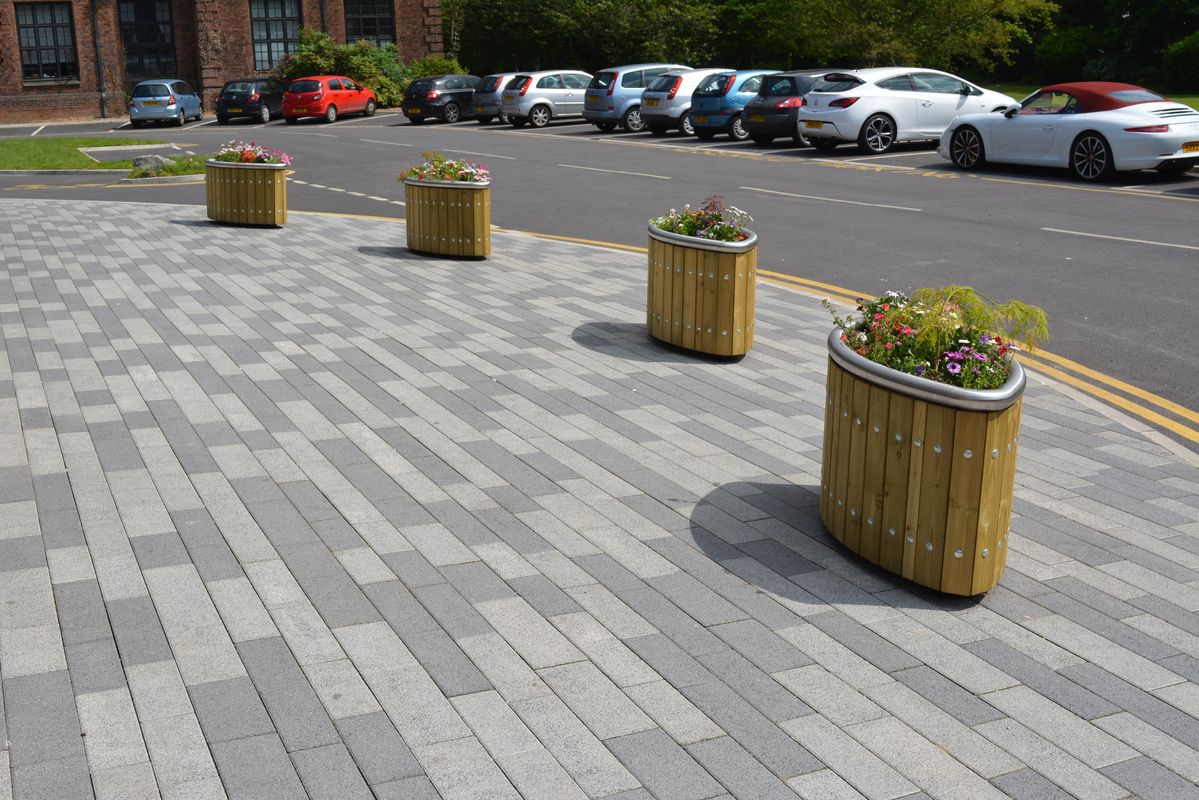 Castleton elliptical timber and metal planter | Images