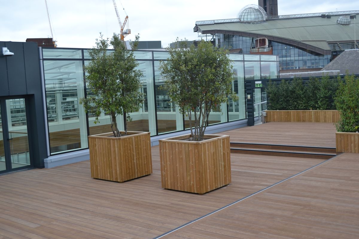 Diplomat timber roof terrace planter | Images
