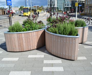 Large outdoor planters | EXTERNAL WORKS