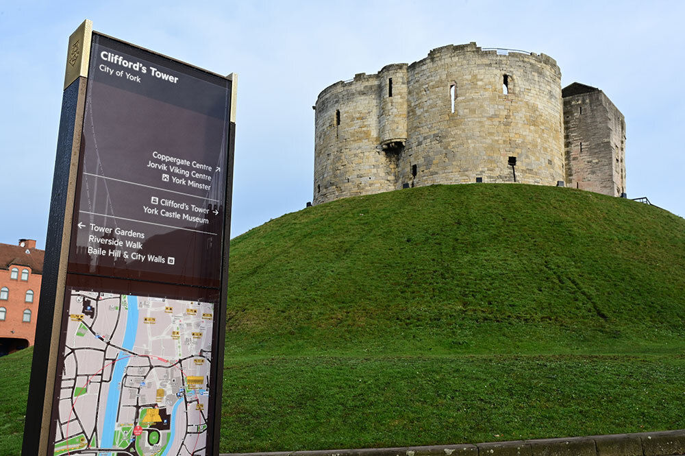 Pedestrian wayfinding signage - York | Images