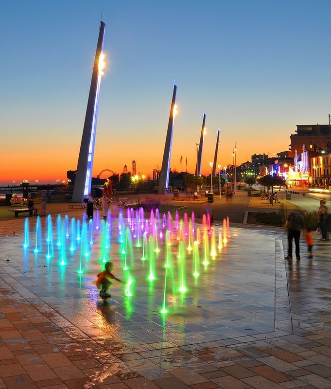 Illuminated plaza water feature for promenade - Southend-on-Sea | Images