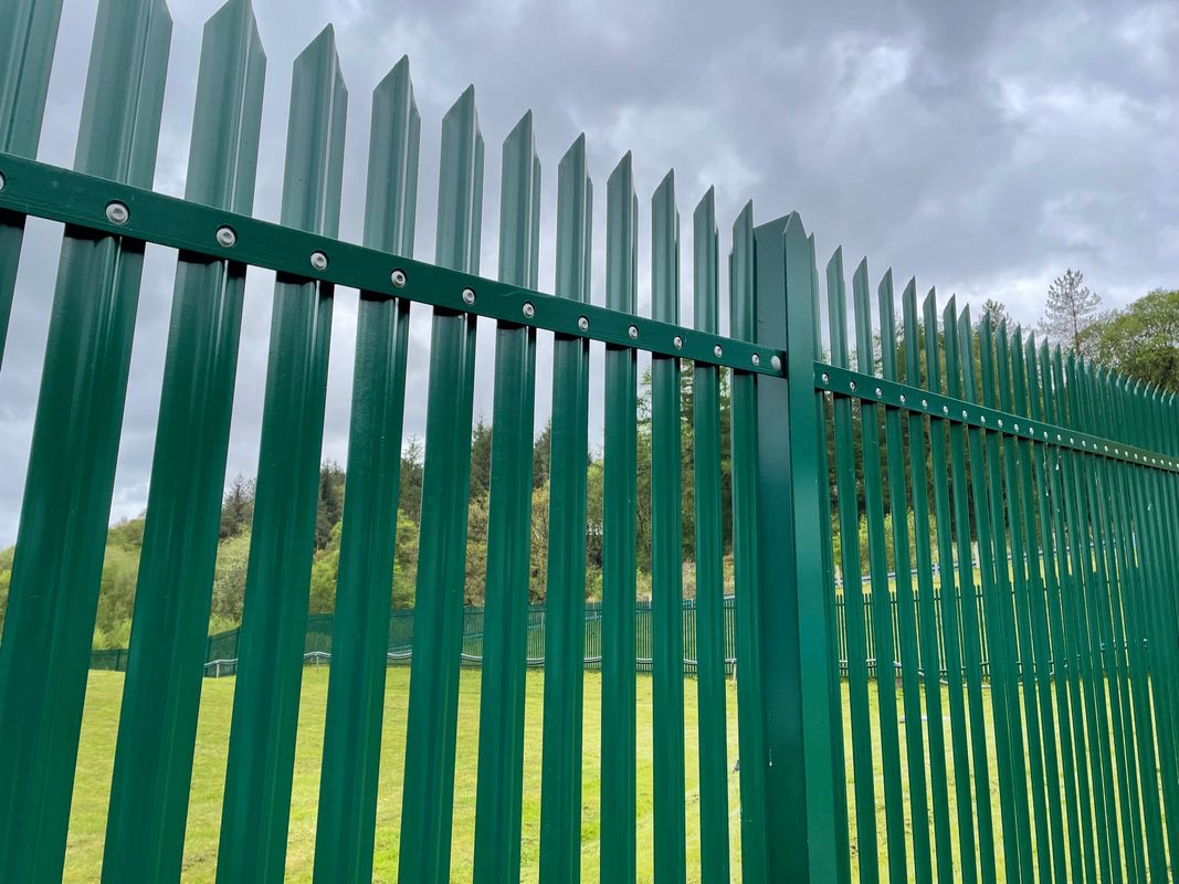 Lochrin Combi™ SL2 palisade fencing (SR2, Secured by Design) | Images