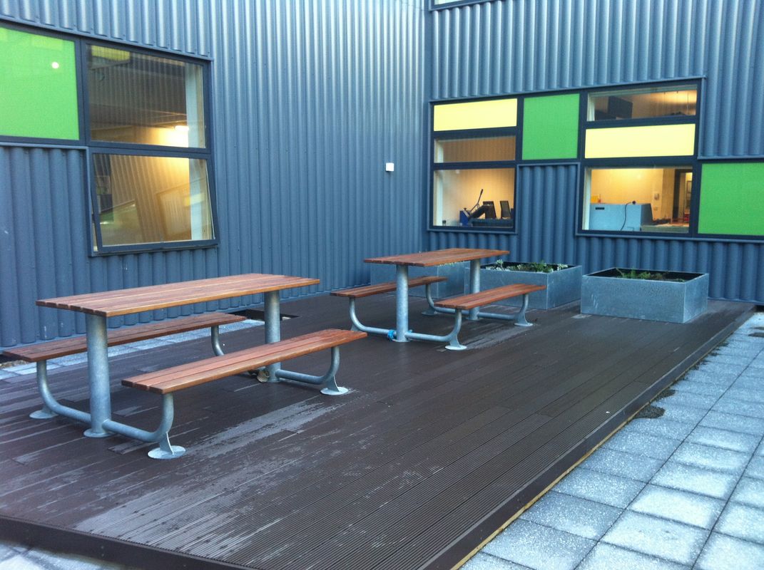 External furniture - Shafton Advanced Learning Centre | Images