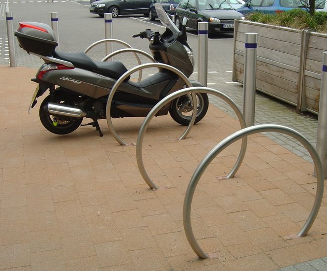 Circular Stainless Steel Cycle Stand | Bailey Street Furniture Group