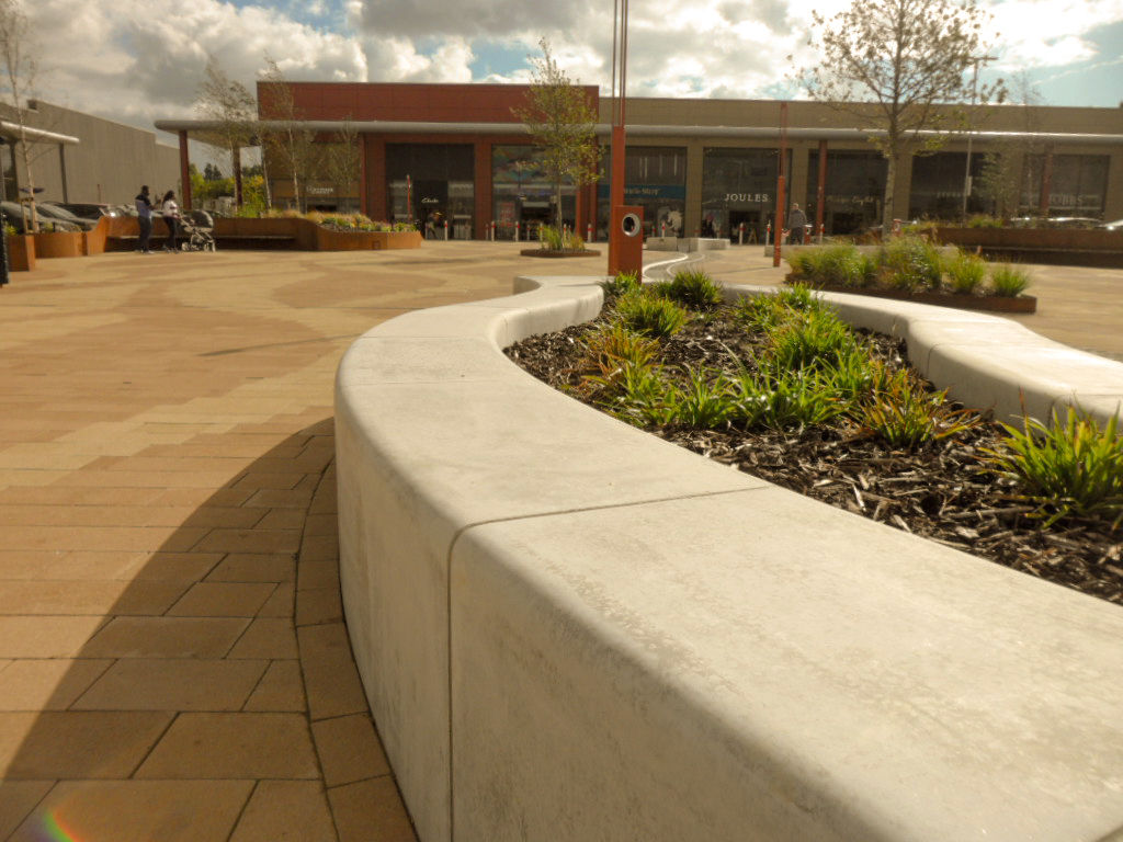Concrete seats and planters - Rushden Lakes retail park | Images
