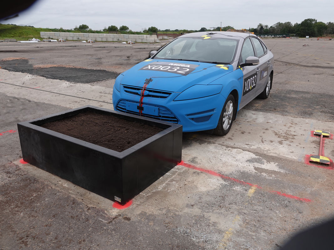 Inspira Protect - hostile vehicle mitigation planter | Images