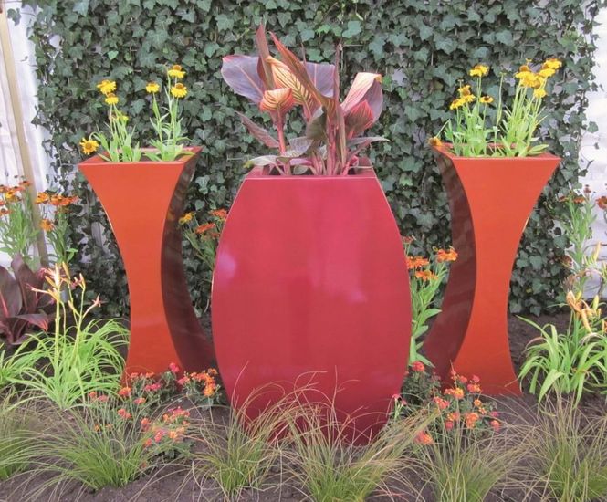 Curvy - Ursula contemporary, lightweight planters | Livingreen Design