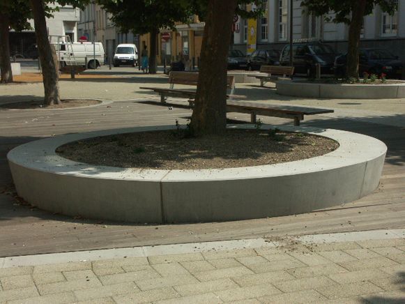 Large circular precast concrete bench | URBASTYLE® | ESI External Works