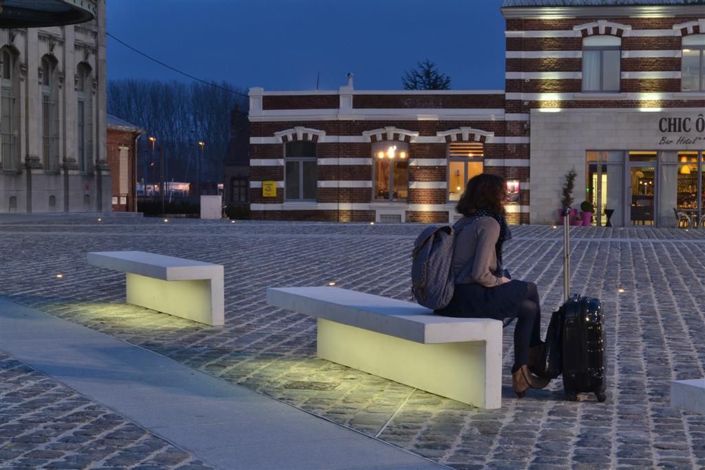 LED-Line - L-shaped concrete bench with integral LED lighting | Images