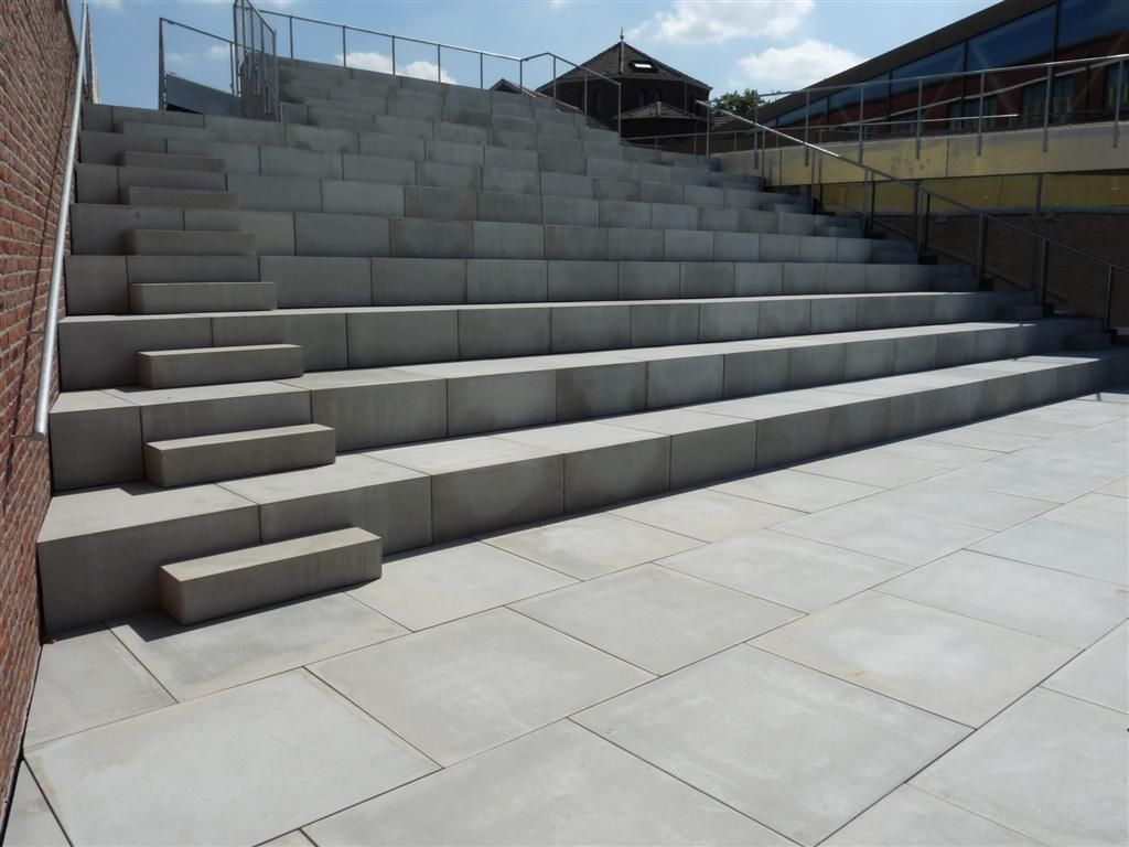 Custom concrete steps and slabs for university courtyard | Images