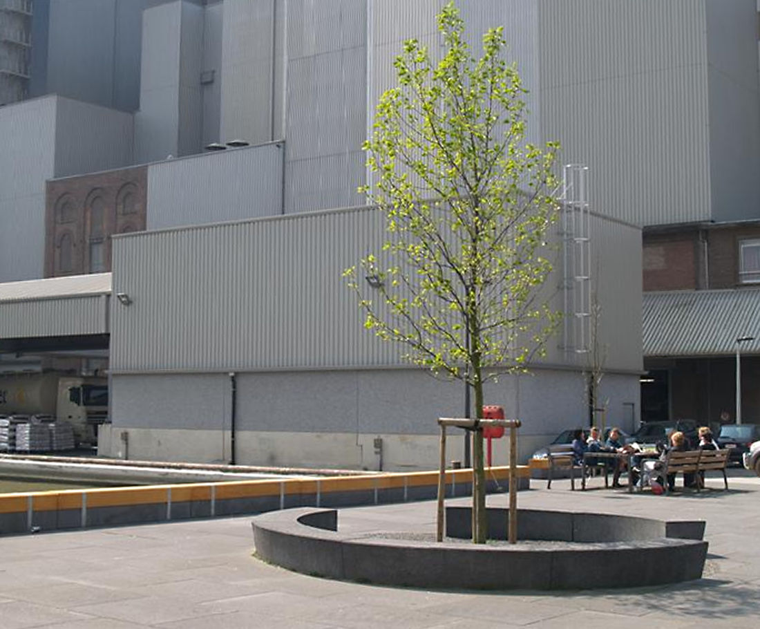 Large circular precast concrete bench | URBASTYLE® | ESI External Works