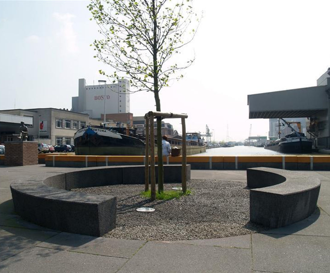 Large circular precast concrete bench | URBASTYLE® | ESI External Works