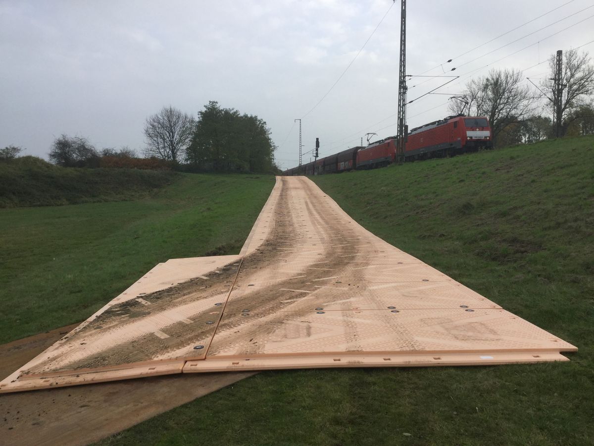 IsoTrack X temporary heavy-duty ground protection mat | Groundtrax ...