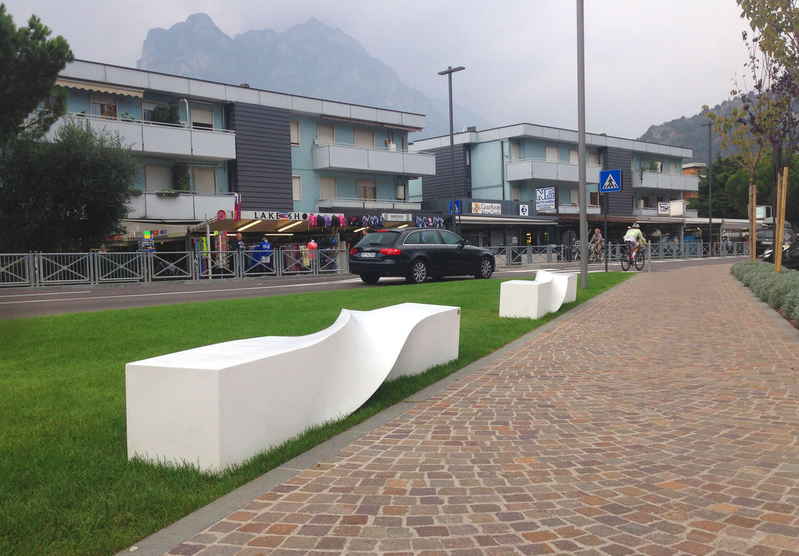 S Bench by LAB23 | Images