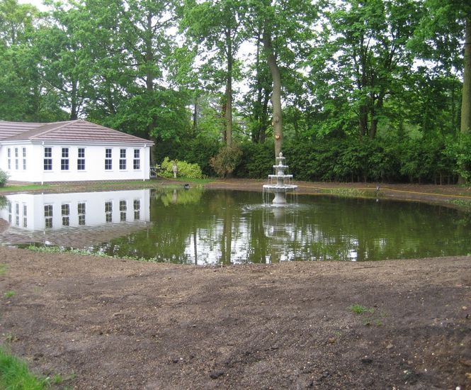Lake design and construction for private garden | Lakes & Fountains