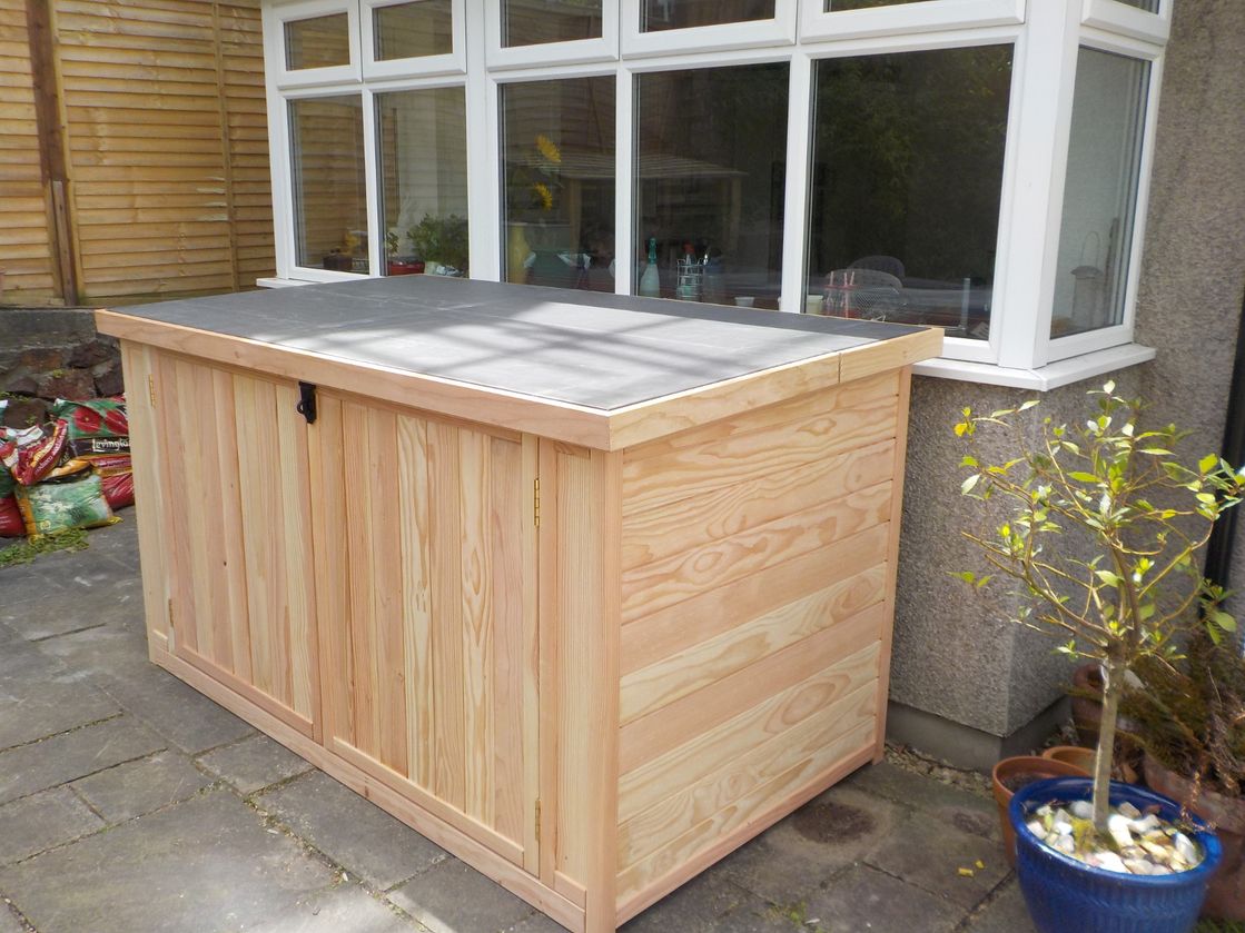 Pedalbase 5 solid timber bike shed | The Bike Shed Company | ESI ...