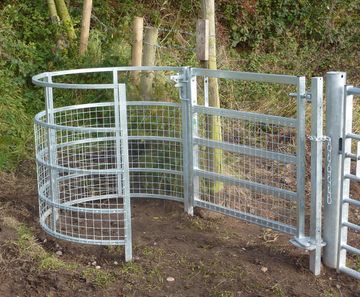 Kissing gates | EXTERNAL WORKS