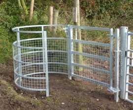 Kissing gates | EXTERNAL WORKS