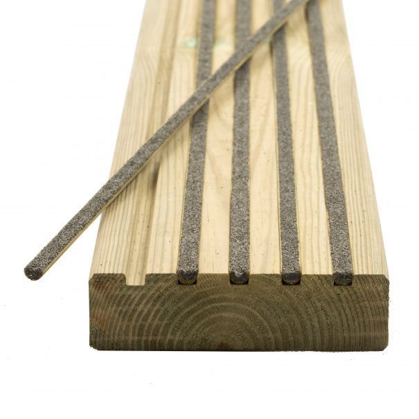 Q-Grip® slip-resistant strips for decking | Images