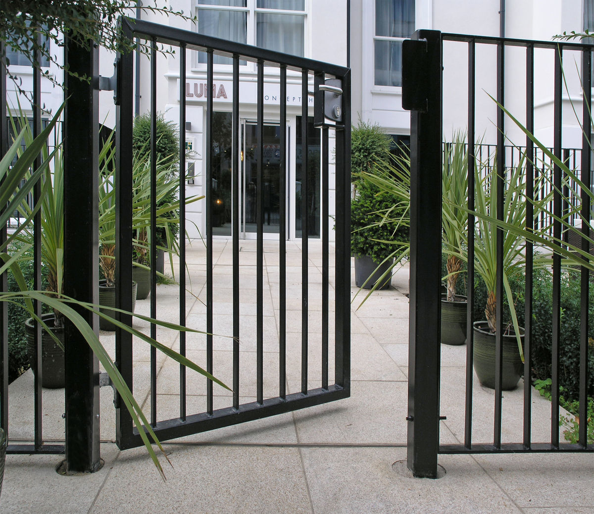 Rimini railing fence | Lang+Fulton | ESI External Works