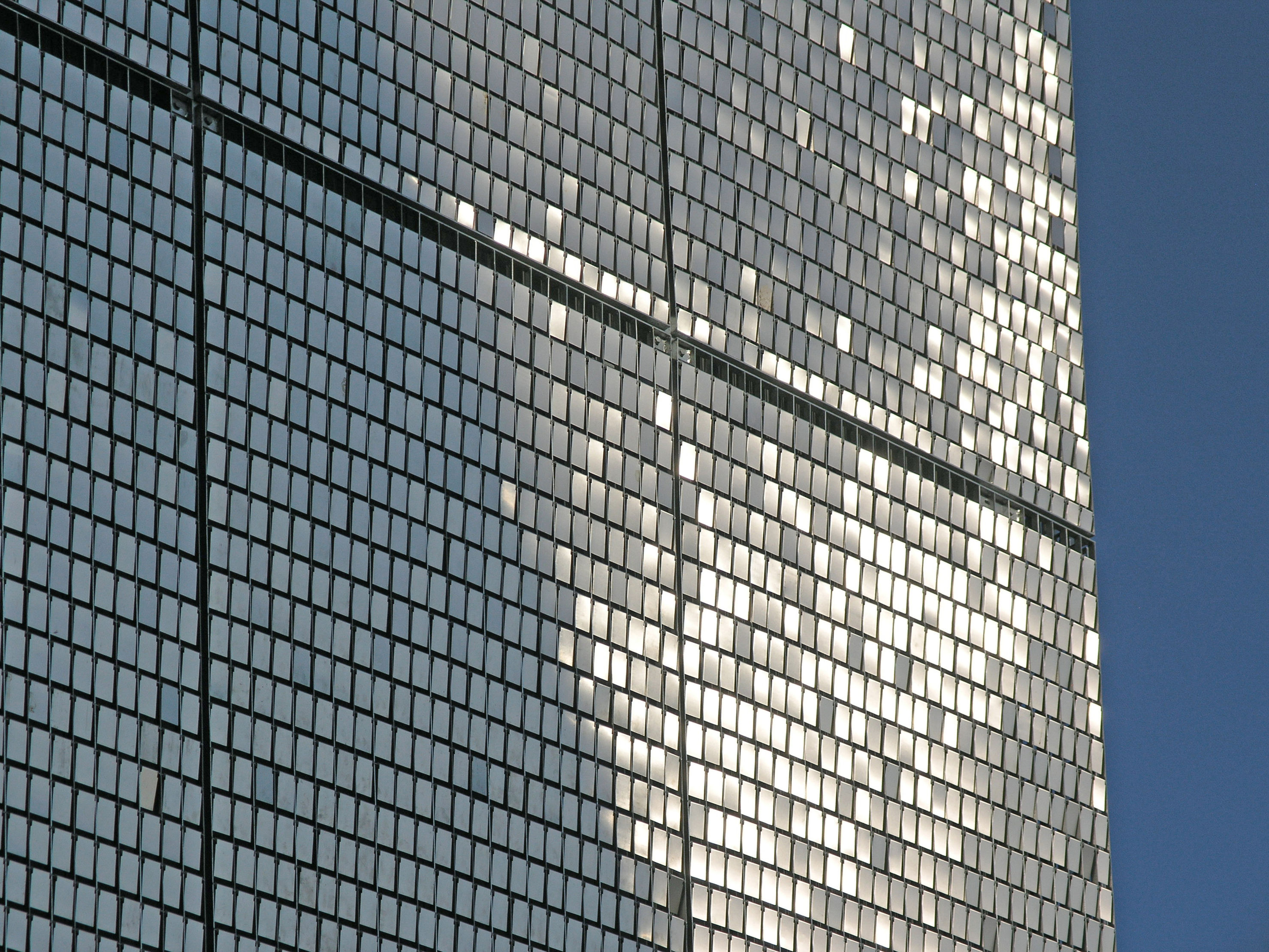 STEREO-KINETIC® Wall stainless steel facade – H&M store | Lang+Fulton ...