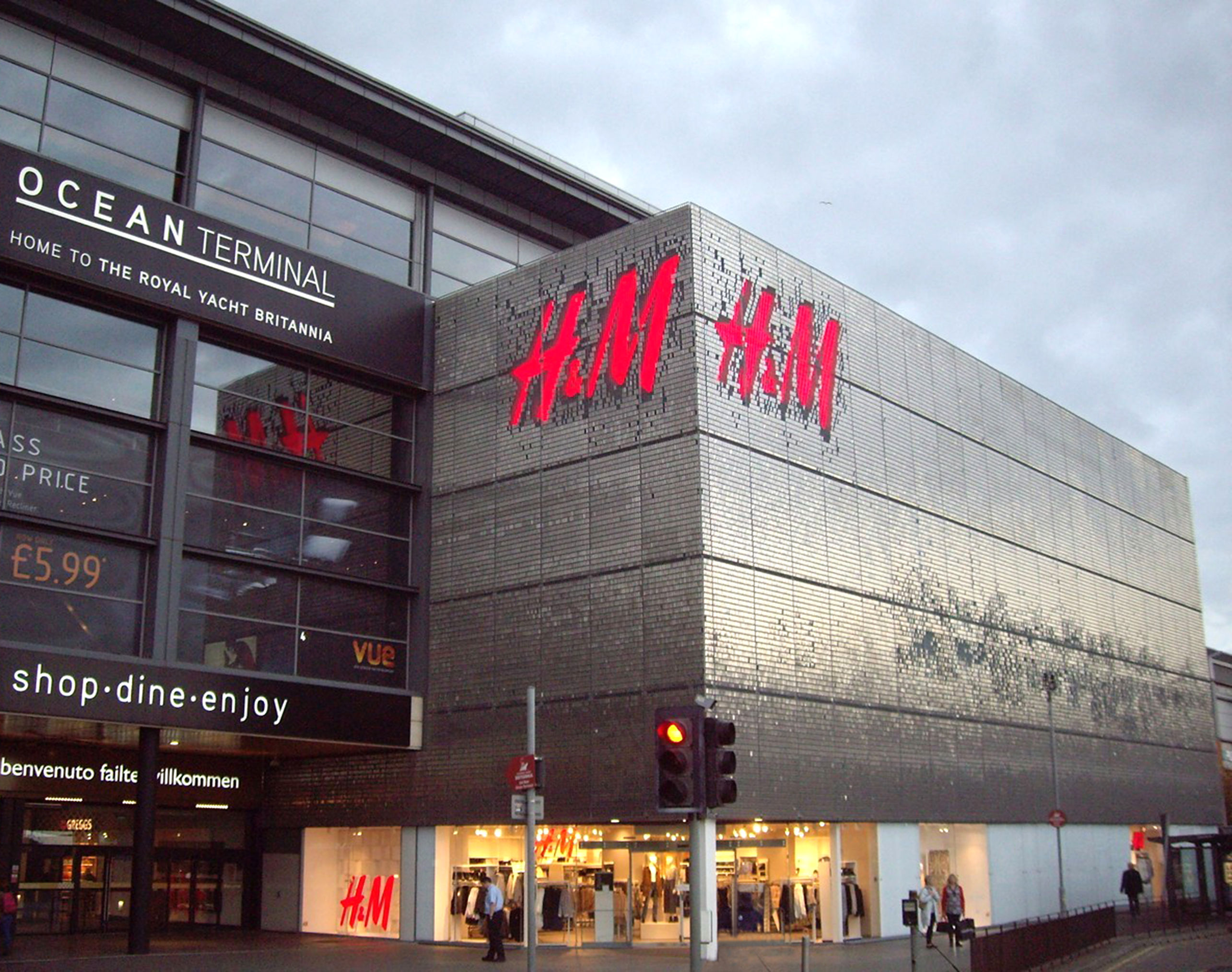 STEREO-KINETIC® Wall stainless steel facade – H&M store | Lang+Fulton ...