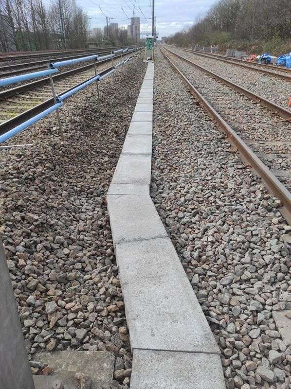 6000m of precast concrete ducting for railway cabling | Images
