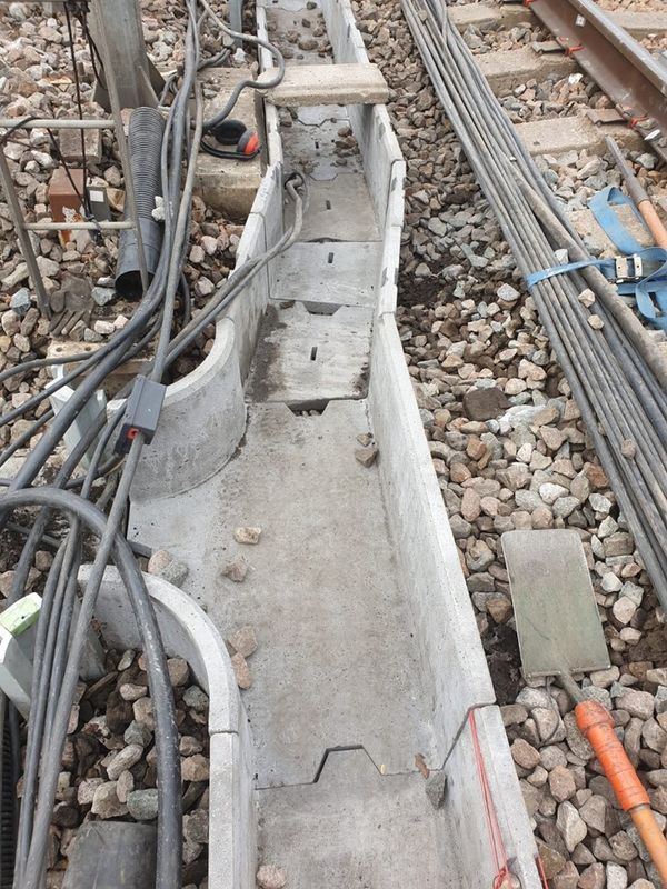 6000m of precast concrete ducting for railway cabling | Images