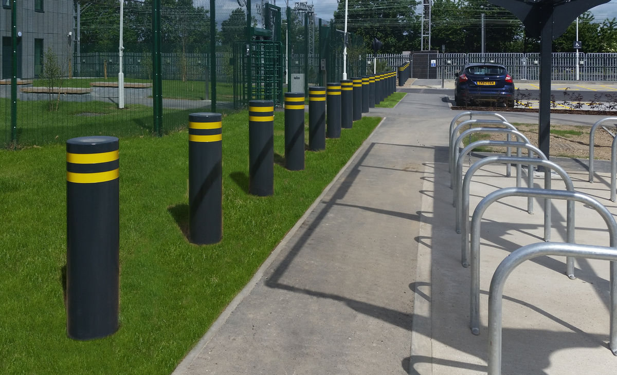 PAS 68 Terra Neptune static bollard - 7.5t @ 40mph | Images
