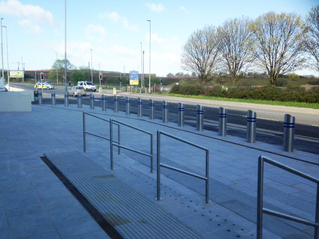 PAS 68 Terra Jupiter static bollard - 7.5t @ 50mph | Images