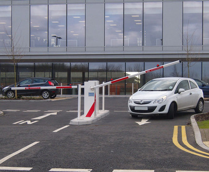 Automatic rising arm barriers for new office development | Frontier Pitts