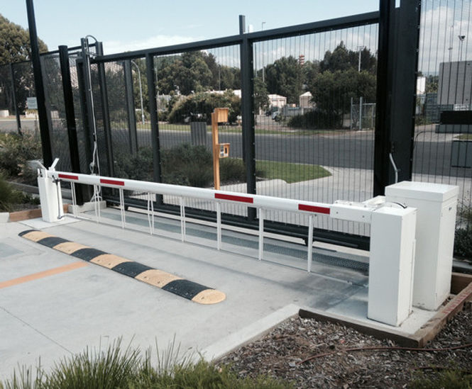 HVM rising arm barriers for Australian data centre | Frontier Pitts