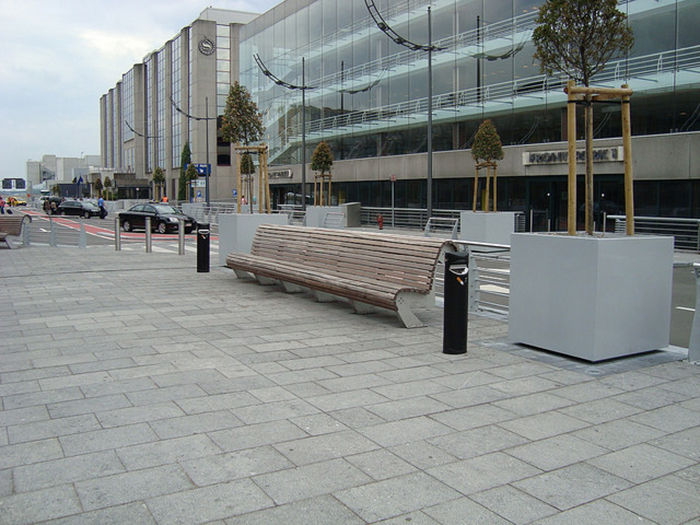 Ashguard SG™ cigarette bin | Images