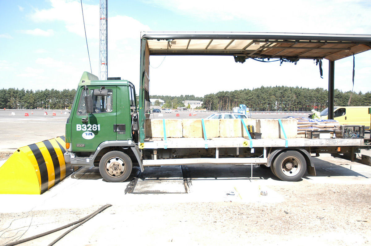 Images for PAS 68 road blocker