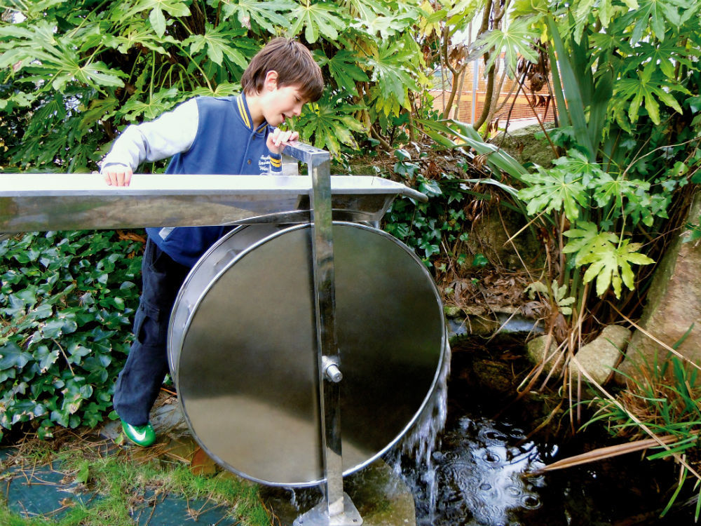 Molagua waterwheel water play | Images